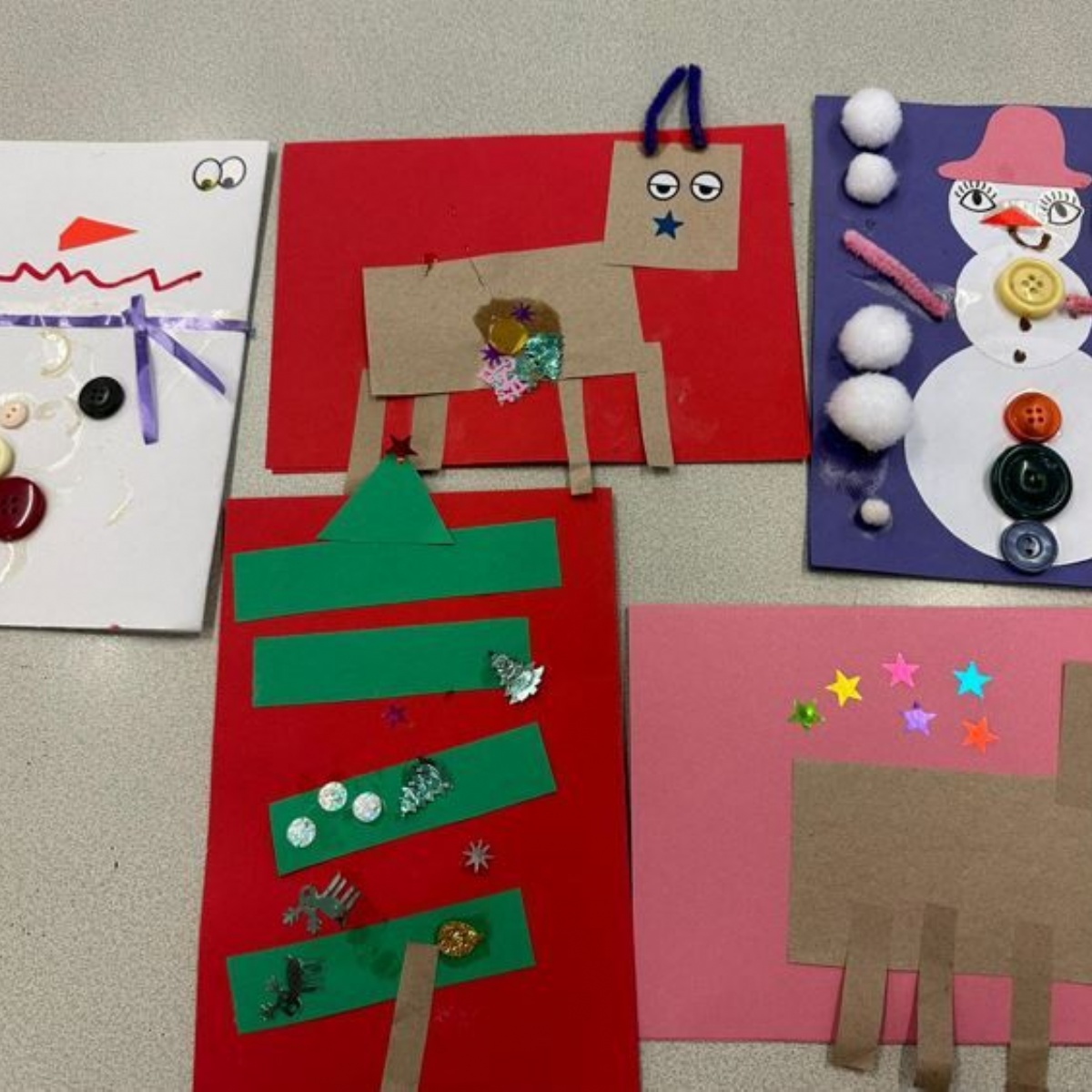 Dorchester Primary - Nursery: Can you make a repeating pattern?